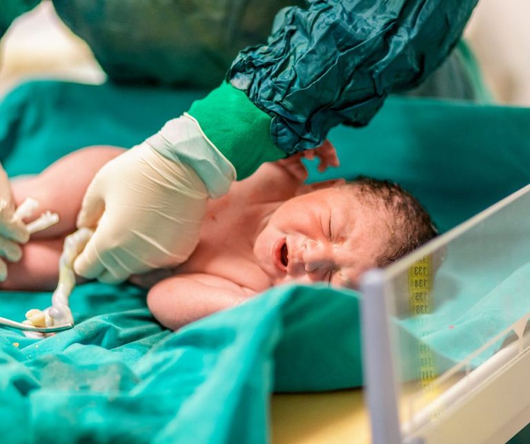 ¿Cúando cortar el cordón umbilical? - One To One